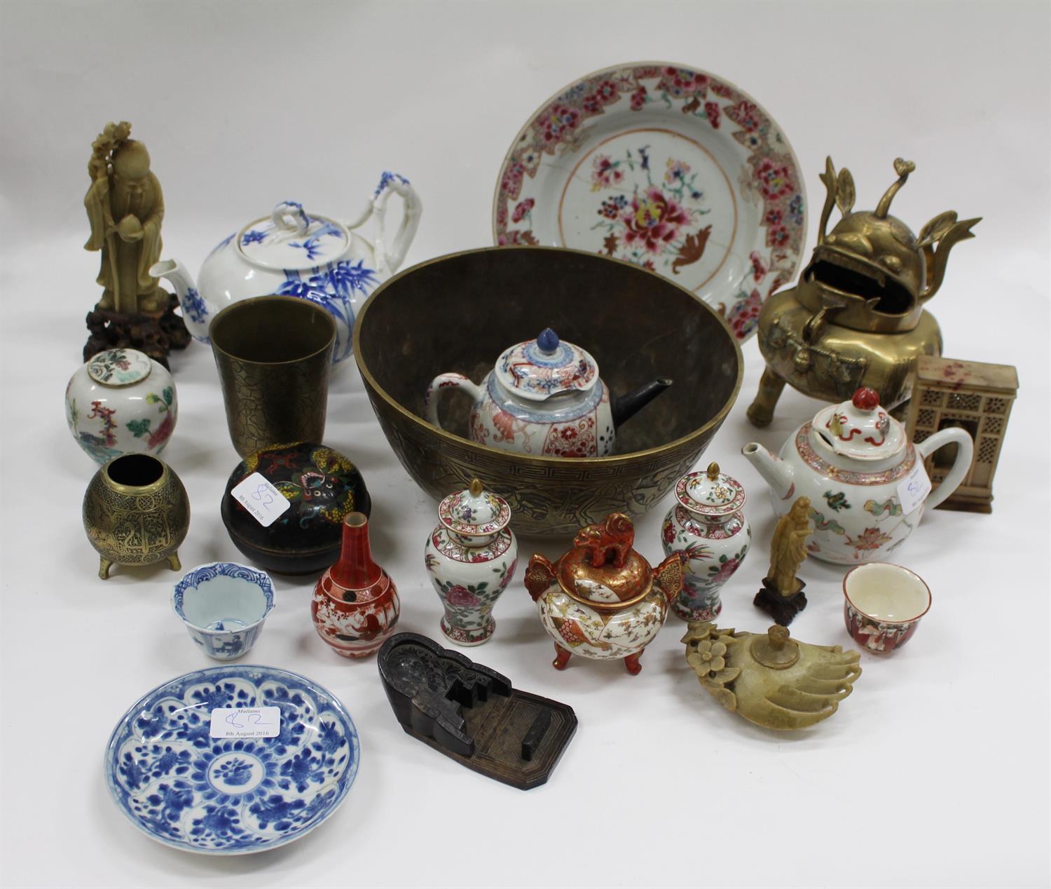 Lot 82 - A QUANTITY OF ORIENTAL CERAMICS 18th Century