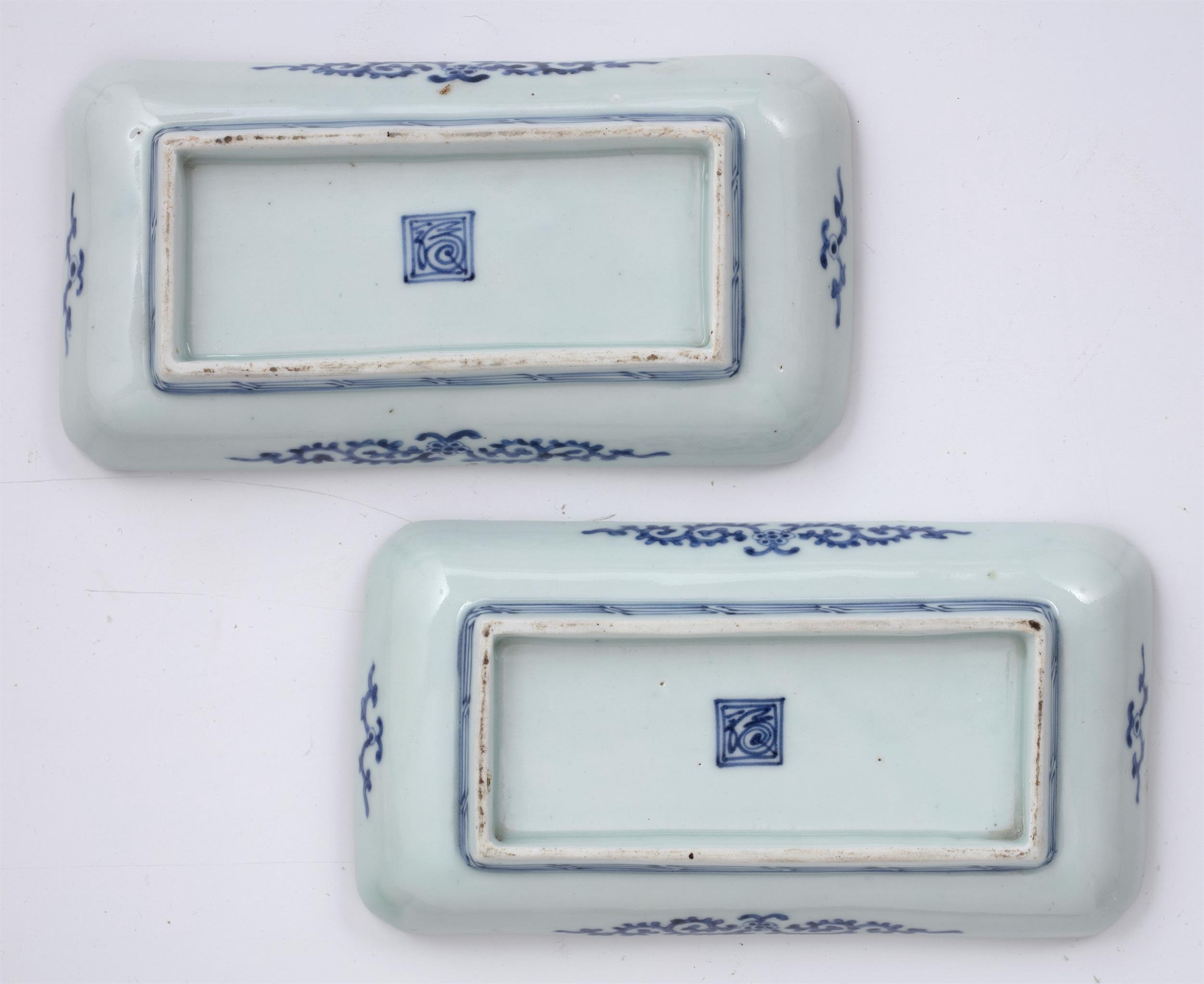 Lot 399 - Pair of blue and white oblong dishes