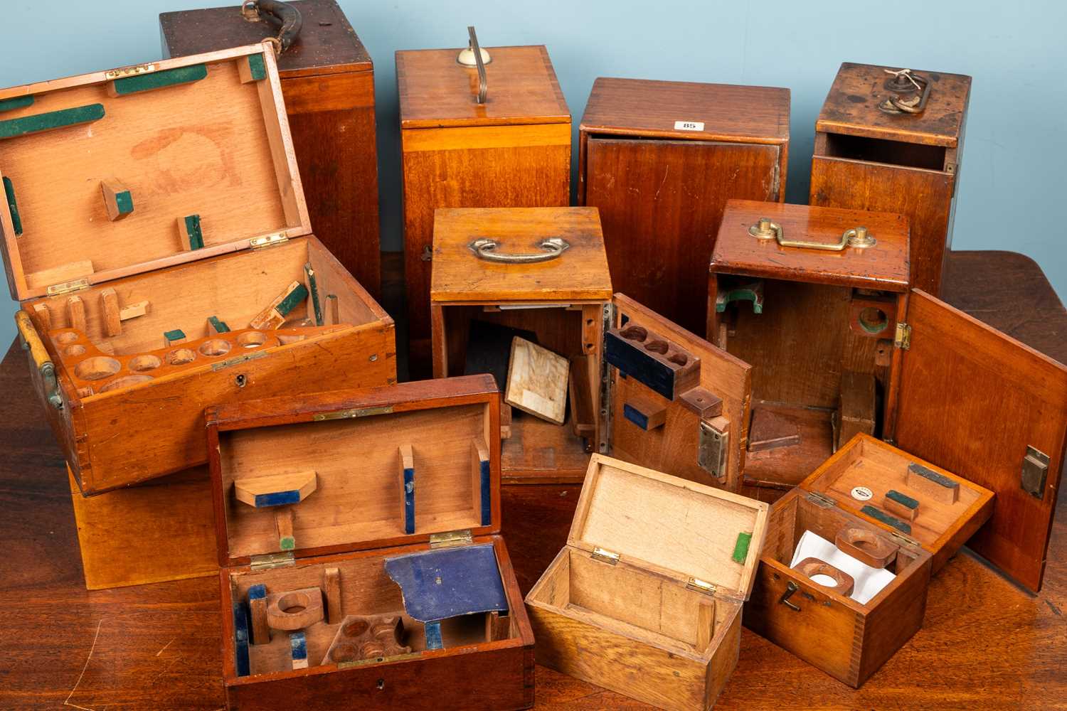 Lot 29 - A collection of sixteen wooden microscope