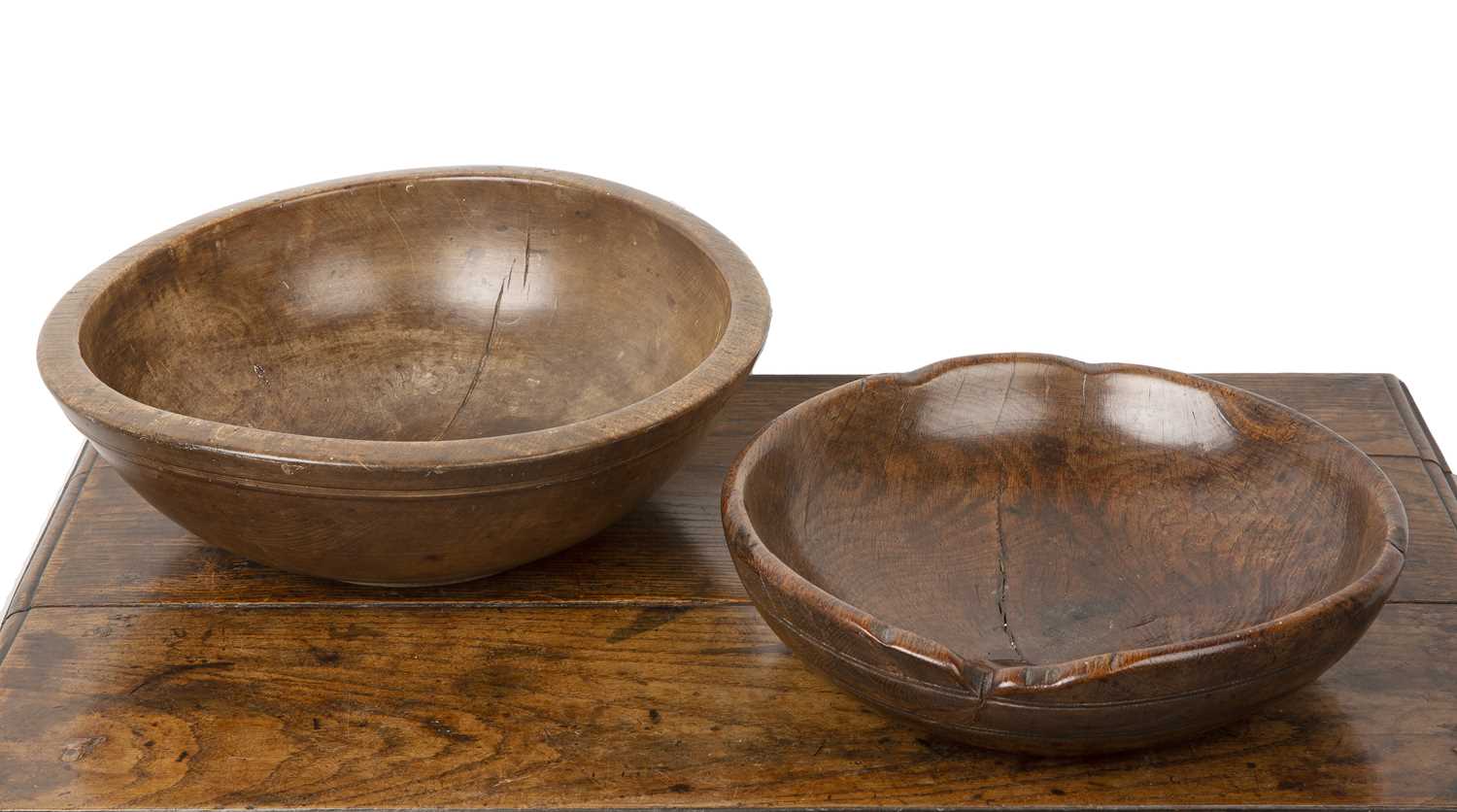 Lot 20 - Two treen bowls the smaller example turned