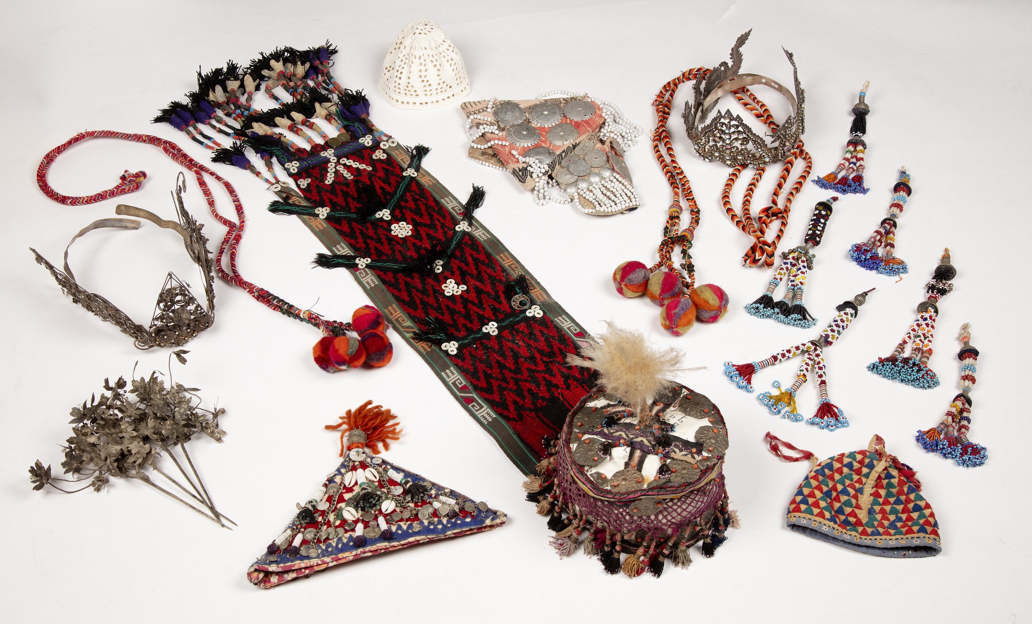 Lot 280 - Collection of accessory examples Central,
