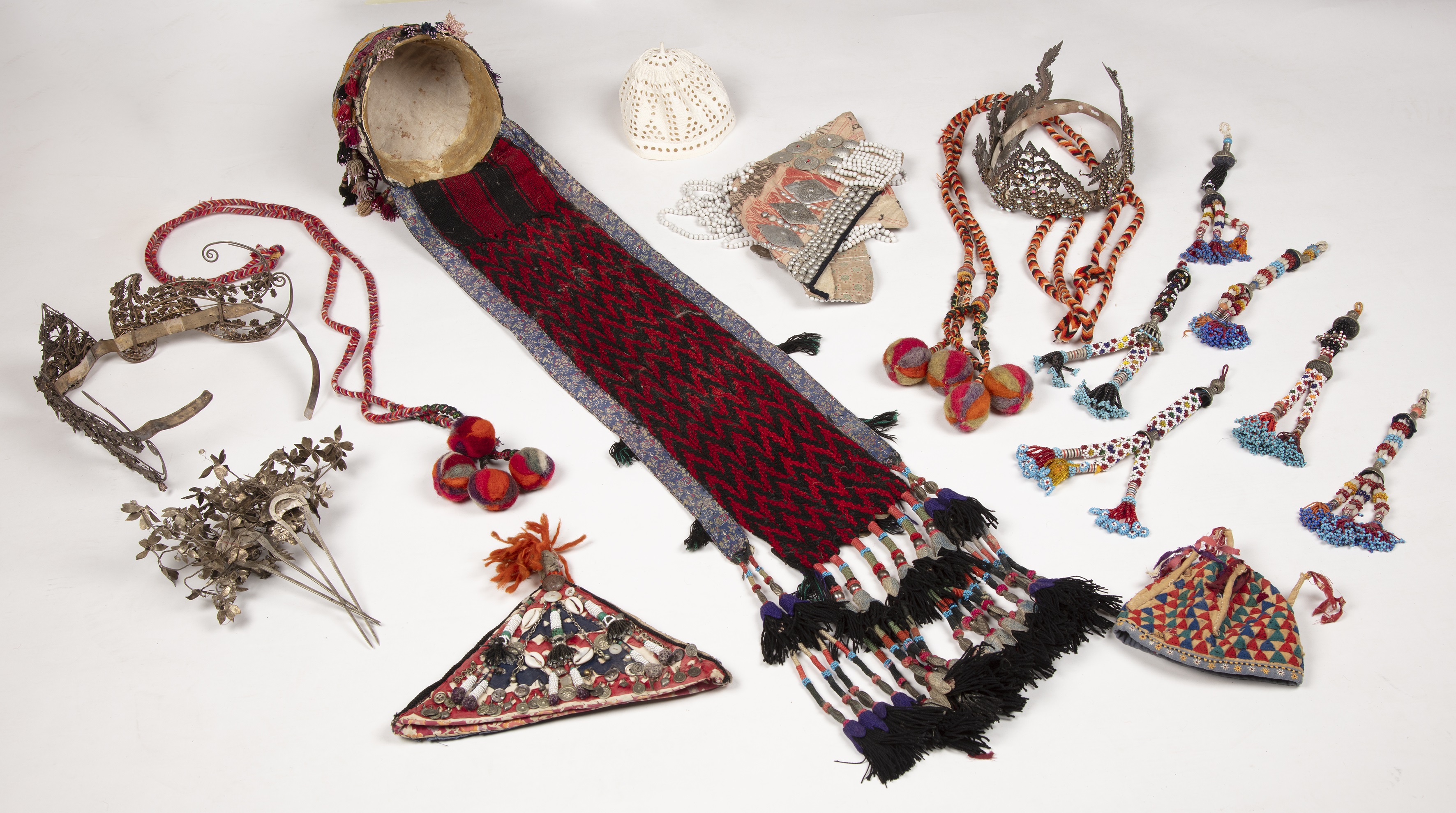 Lot 280 - Collection of accessory examples Central,